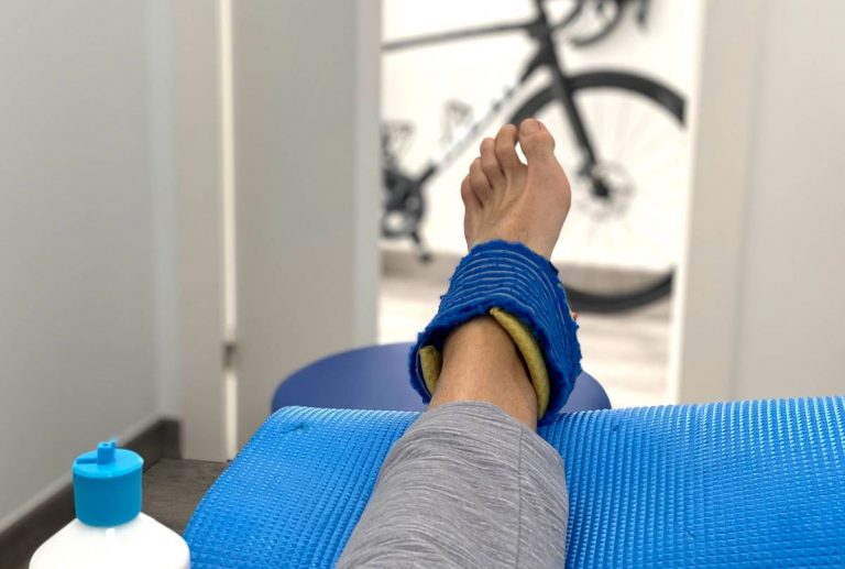 Dolor en el empeine del pie, ¿por qué se produce? Causas y tratamiento
