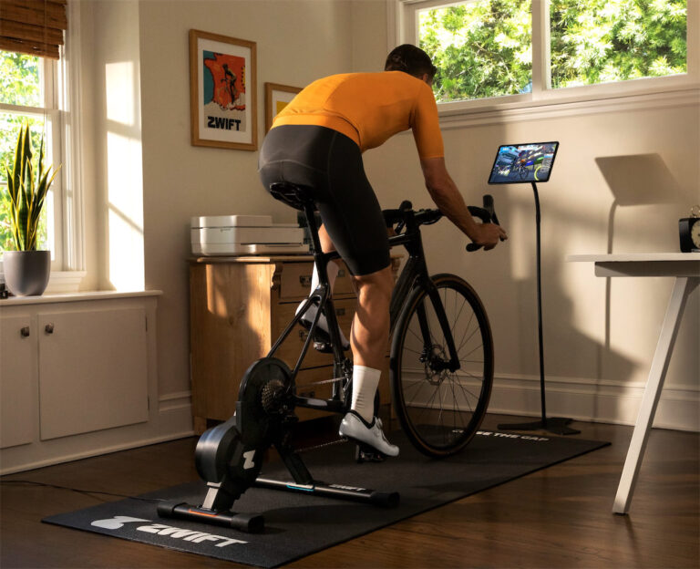 Zwift Hub, el rodillo de transmisión directa oficial de Zwift por 499€