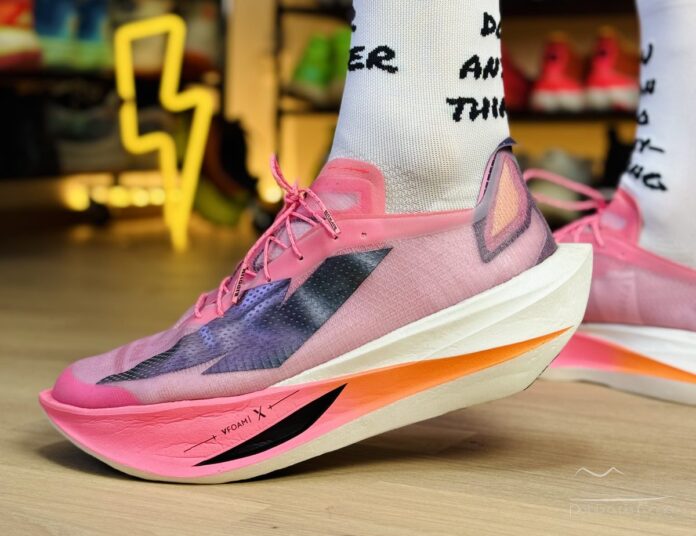 Bombazo Kiprun: KD900X LAB | 167g, carbono, superespuma y 300€